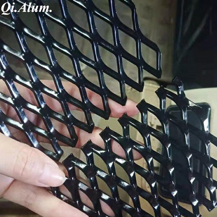 Decorative aluminum expanded metal mesh for building facades